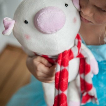 Pip the Pig - whileshenaps.com