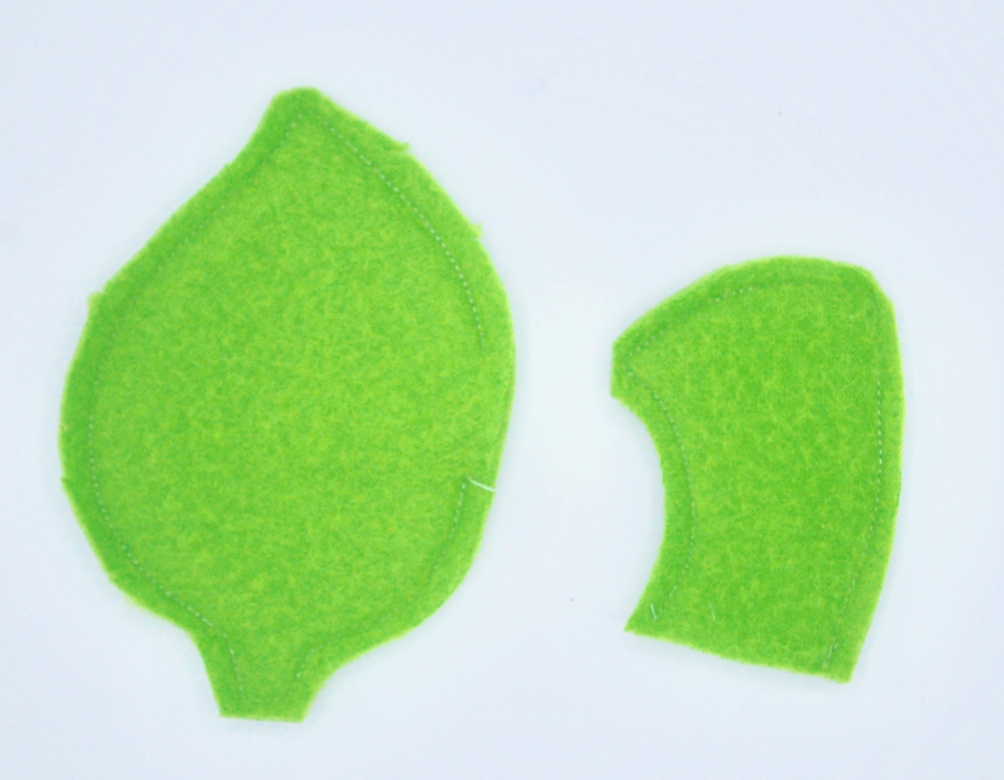 Free Pattern: Plush Apple - whileshenaps.com
