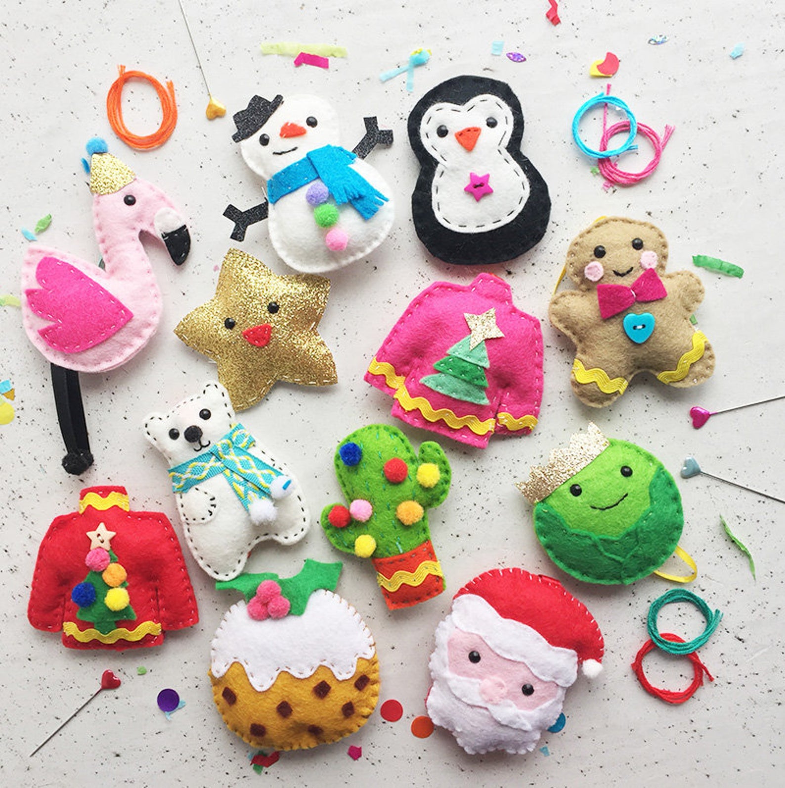 12 DIY felt ornament kit - whileshenaps.com